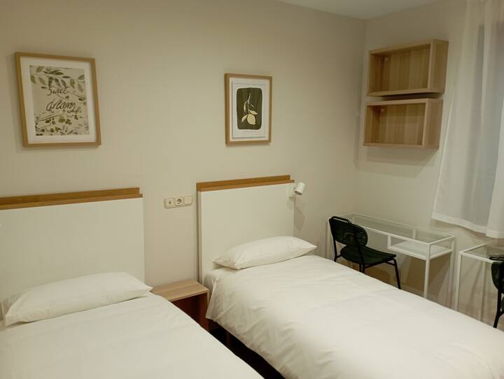 Habitación 2 Camas Y Baño Propio - Palencia