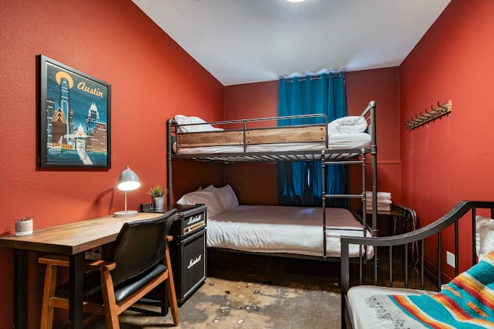 Firehouse Hostel - Private Euro Room - Shared Bath - Austin, TX