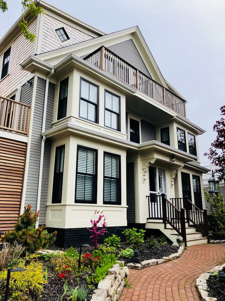 Waterford Inn ~ Standard King - Provincetown, MA