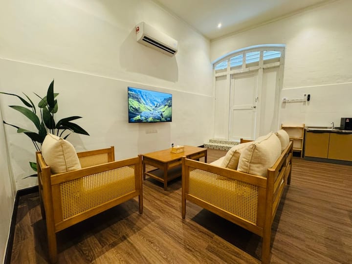1917 By Muo
Garden Suite (#803) - Muar