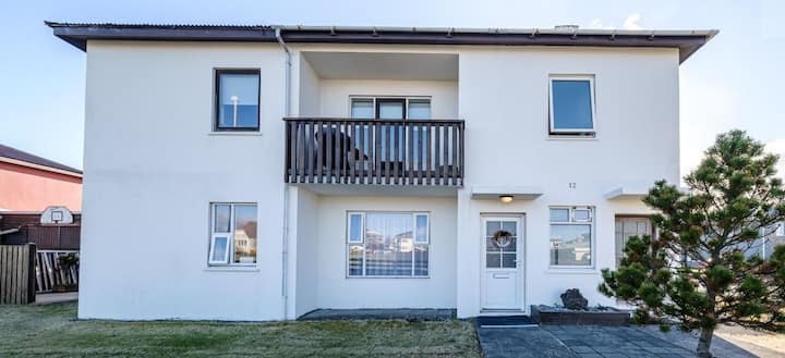 Sól - S12 Guesthouse - Reykjavík Keflavík Airport (KEF)