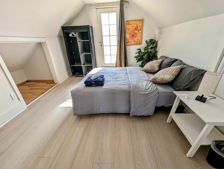 Spacious Bedroom In Portola Sf W/ All Essentials - San Francisco, CA