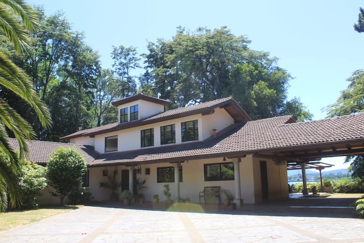 Linda Casa Con Muelle Privado - Valdivia