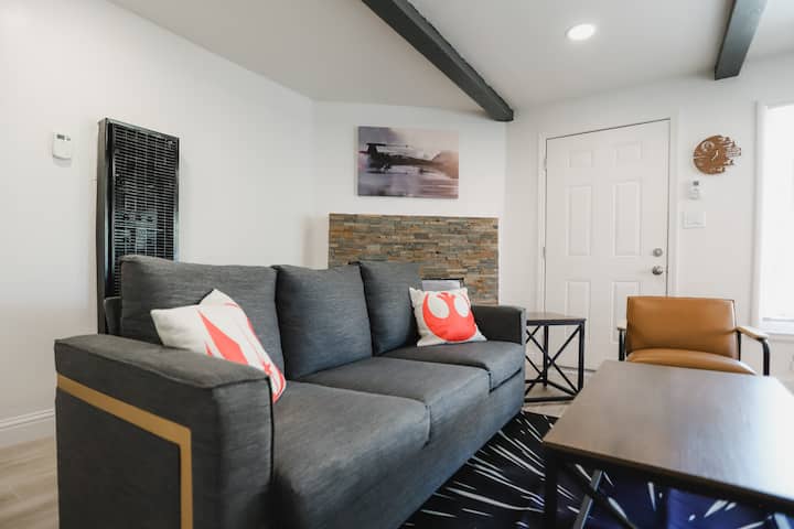 Star Wars Themed 2 Br | Close To Dt/mt | Laundry! - Sacramento, CA