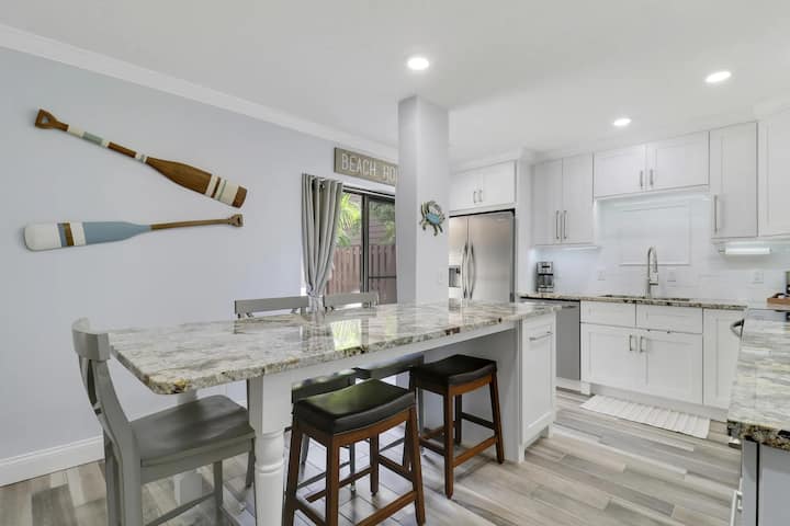 Modern Townhome In Waterfront Community - Jupiter, FL