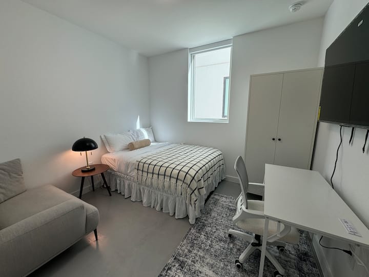Private Room In Down Town Austin - Austin, TX
