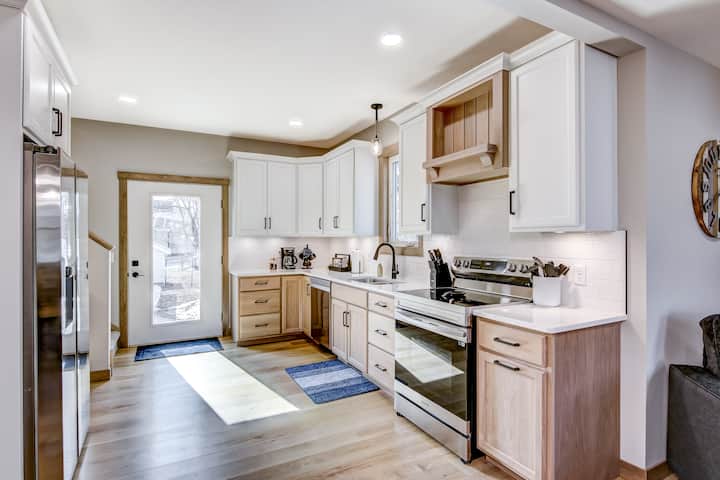 Modern On Main – Stylish Comfort Near Downtown - Eau Claire, WI