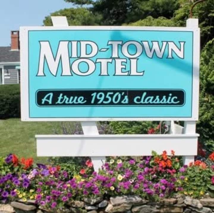 Mid-town Motel - King Bed Room - Private Bath - Boothbay Harbor, ME