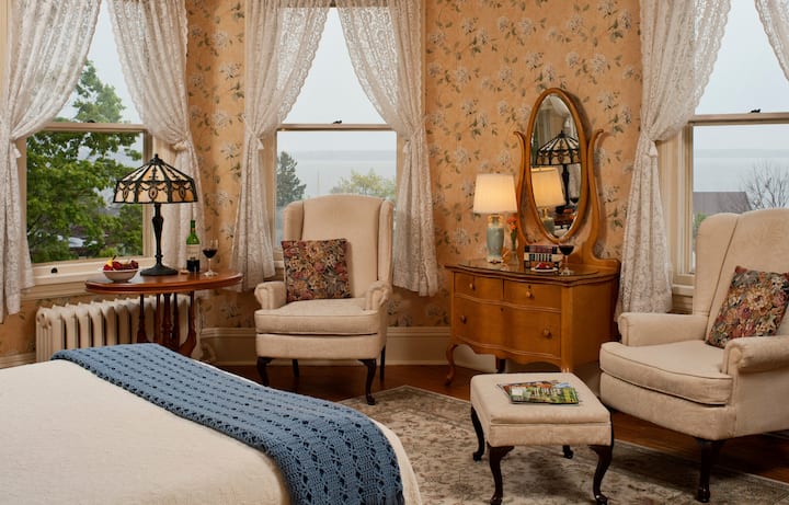 Room Ii - Bayfield, WI
