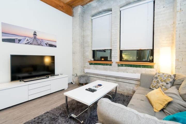 2 Bed/1 Bath Exchange District - Winnipeg