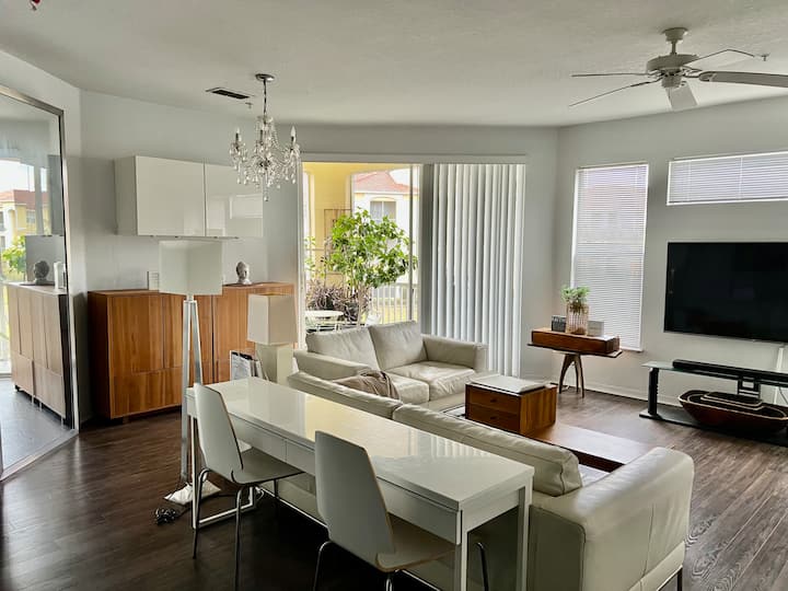 Chic Oasis In Heart Of Orlando - Maitland, FL