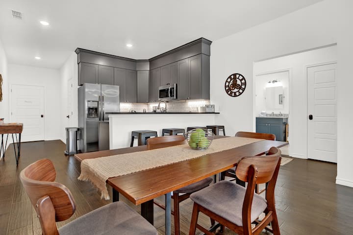 Luxury 2 Bedroom Condo In Wine Country - Sleeps 6 - Fredericksburg, TX