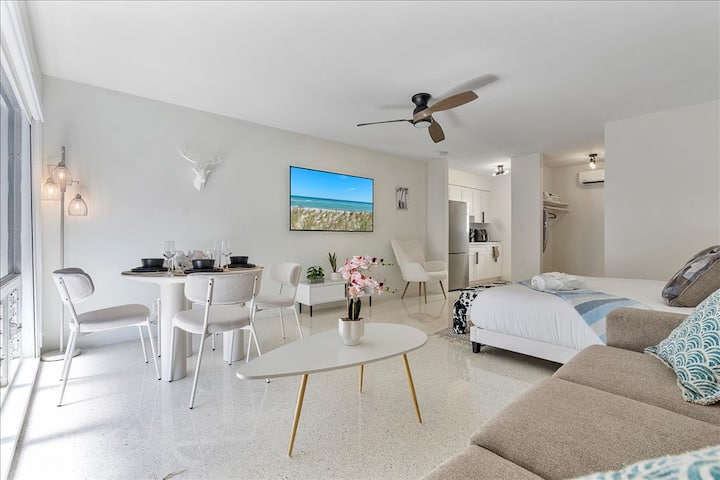 Beachside Studio - Dania Beach, FL