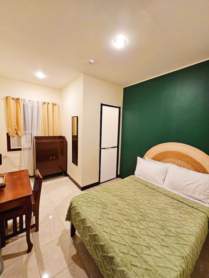 Double Room W/ Private Bathroom - Puerto Princesa