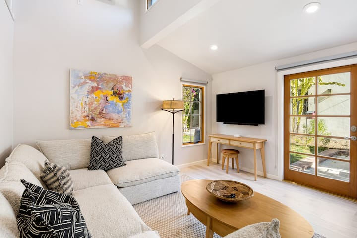 A Deliciously Cozy, Urban Oasis! - Los Angeles, CA