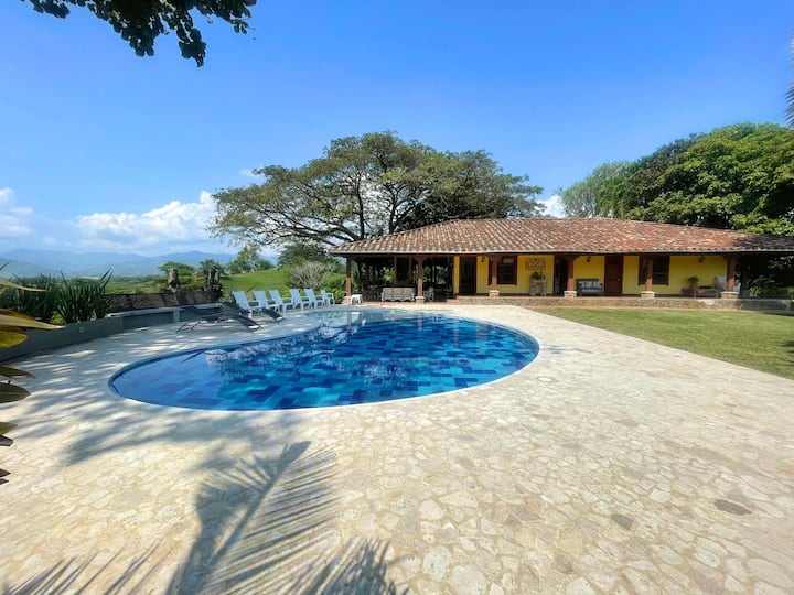 Re-energizing Retreat Rancho Katarina - Cartago, Colombie