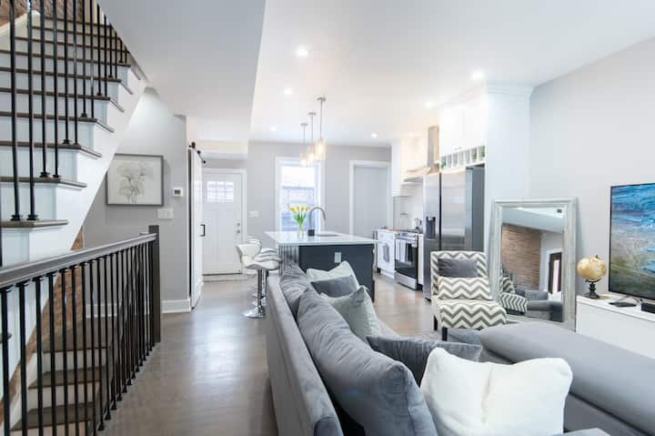 Luxury Townhouse In Historic Area, Walk To Train! - New York