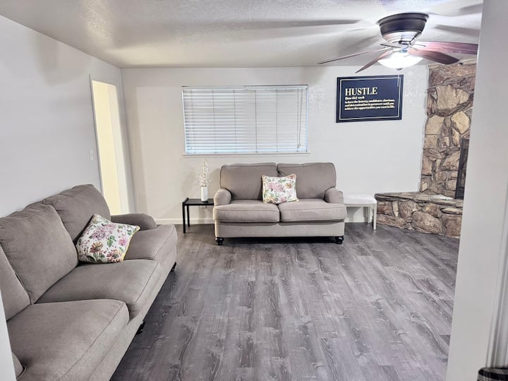 Elegant Luxury Suite In A Desirable Neighborhood - Fresno, CA