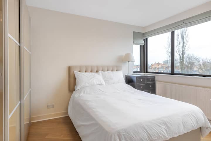 Stylish Private Room & Bath - London, UK