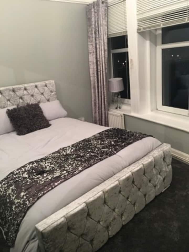 Ayr Centre Flat With River Views - Ayr