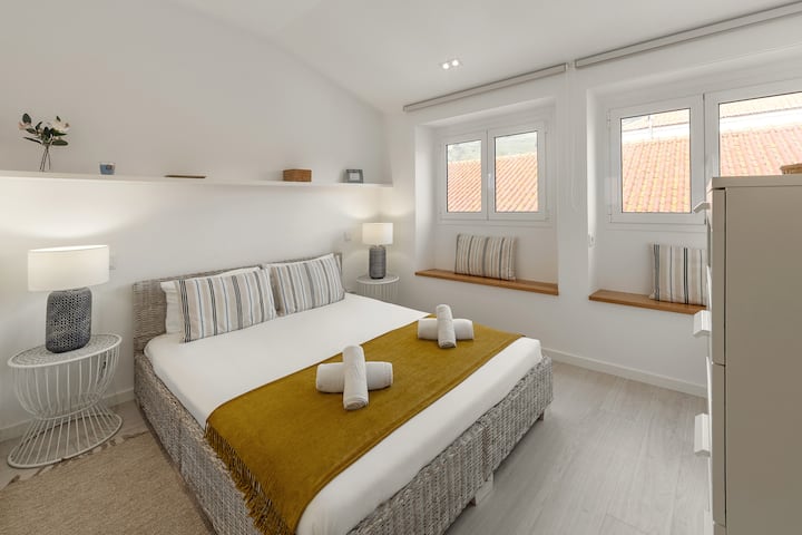 Fly House Nazaré - 3 Minute Walk To The Beach - Nazaré