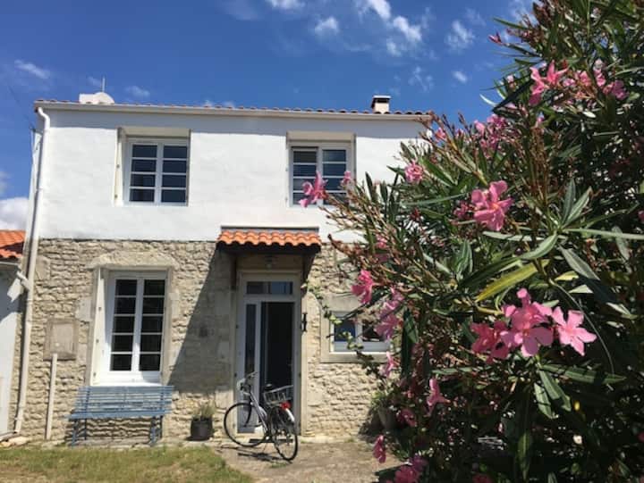 Maison Avec Beau Jardin Arboré - Île d'Oléron