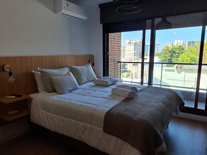 Arena - Espacioso Y Luminoso Frente A Shopping - Montevideo