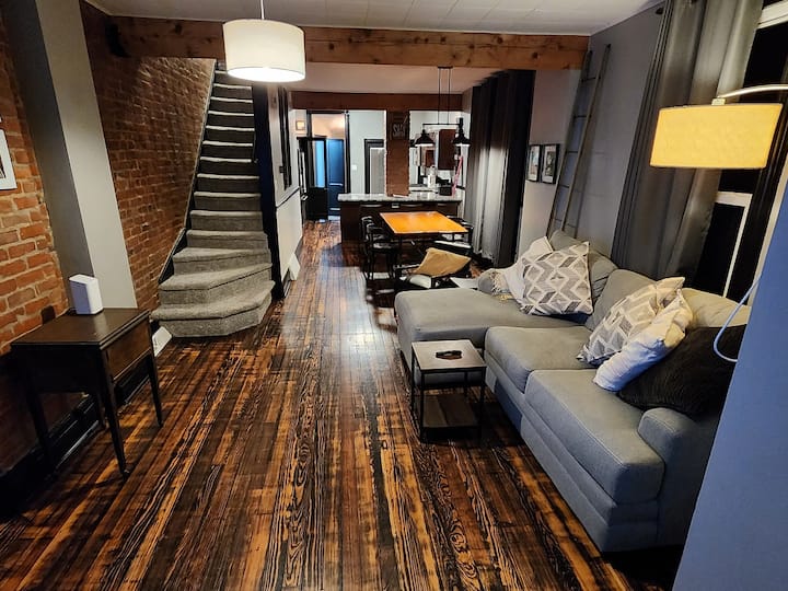 2 Story Little Italy Duplex -With Off St. Parking. - Omaha, NE