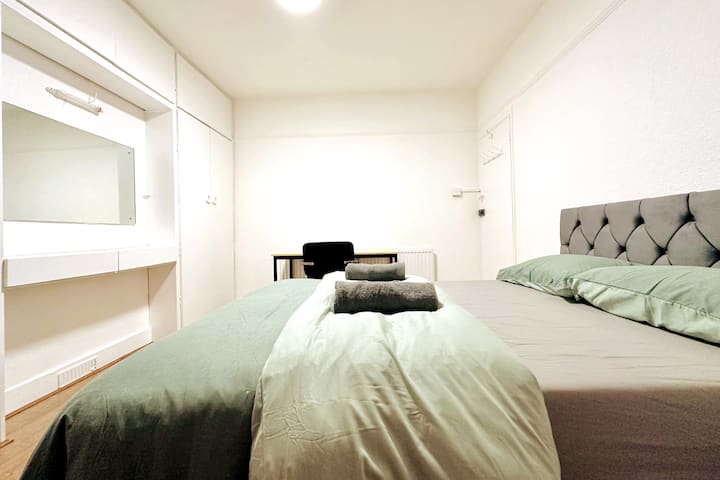 Deluxe Room In Romford - Romford
