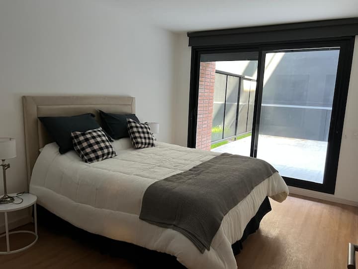 Grafito - Amplio Y Cómodo Frente A Shopping - Montevideo