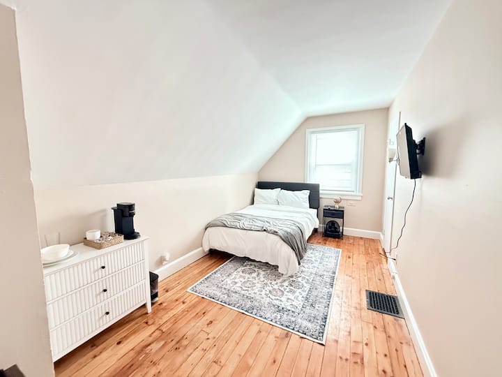 Cozy And Chic On Oxford - Rochester, NY