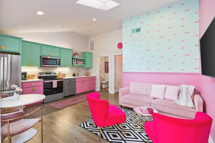 Barbie Dream Condo -Near Restaurants, Coffee & Bar - Nashville, TN