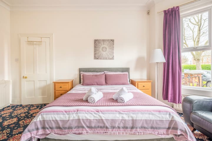 King Size Room Near Queen's Uni. And City Centre. - Belfast