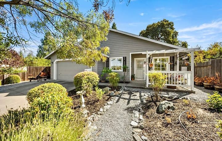 Sweet Cottage Home - Placerville, CA
