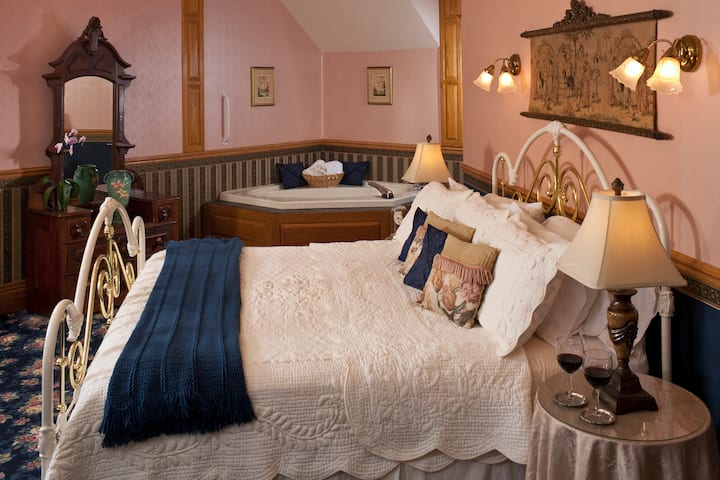 Room Vi - Bayfield, WI