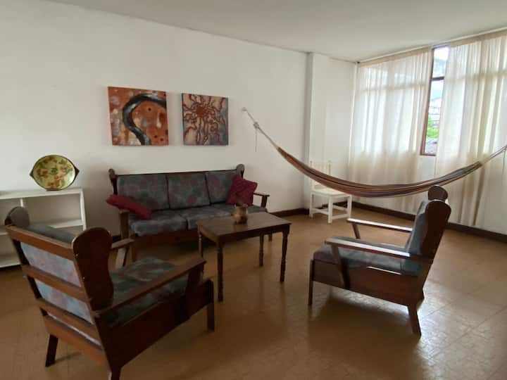 Spacious, Conveniently Located 2bdr Apt With Wifi - Cali