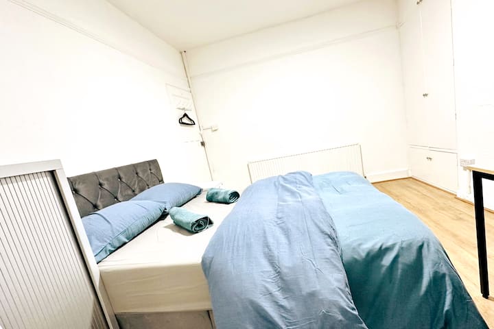 Luxury Room In Romford - Romford