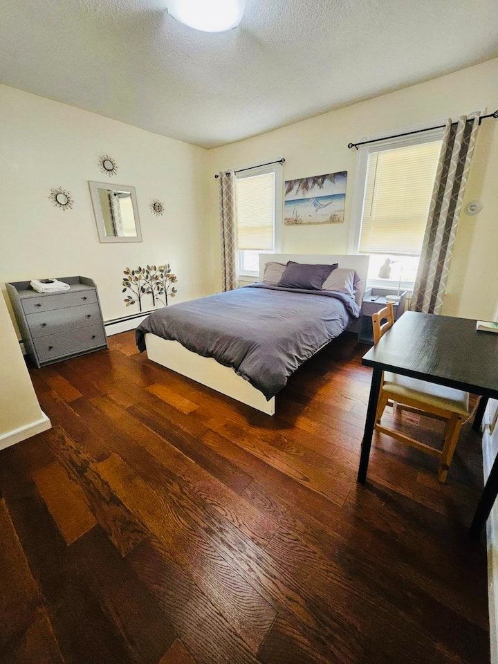 Nice Room Near Whole Foods Brown - Rhode Island