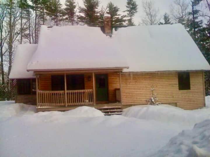 Quiet Getaway - Spacious Cabin - Bridgton, ME