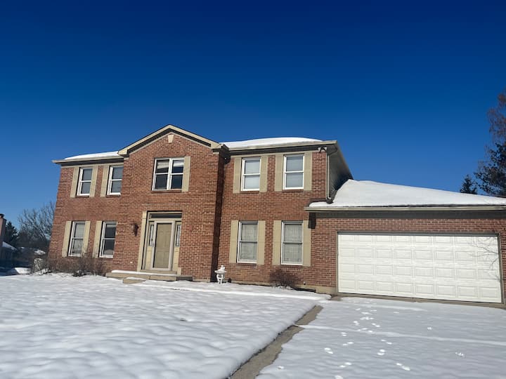 Convenient Huge Four Bed - West Chester Township, OH