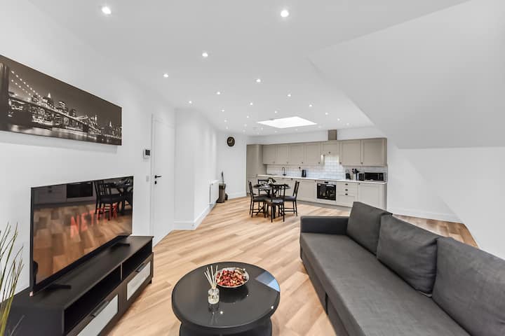 Modern 2 Bedroom Stay, Balcony, East Croydon - イギリス クロイドン