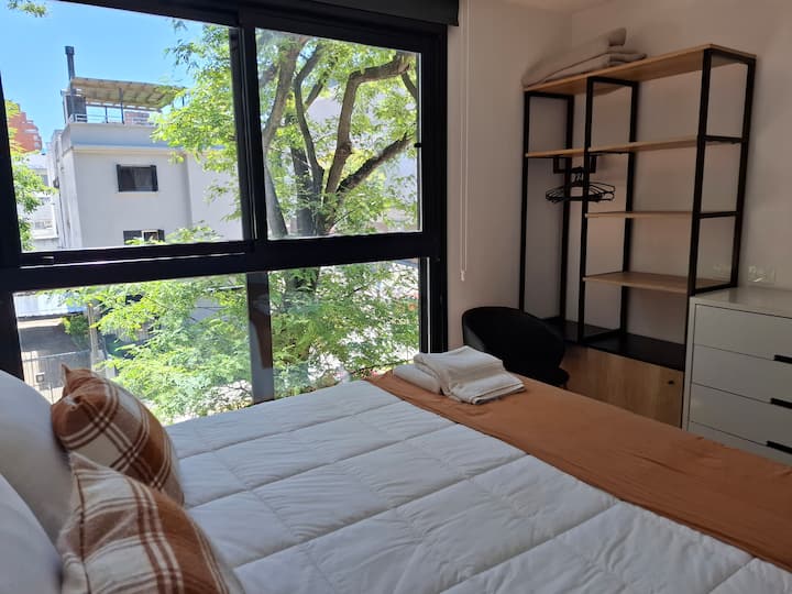 Avellana - Cómodo Y Luminoso Frente A Shopping - Montevideo