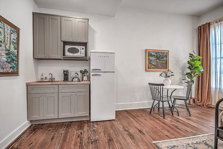 Historic Hattie House Suite - King - Abingdon, VA
