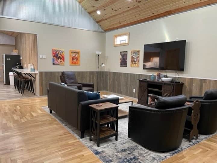 Spacious Convenient Downtown Cody Location - Cody, WY