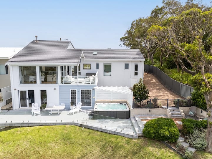 Stunning Headland Haven - Waratah