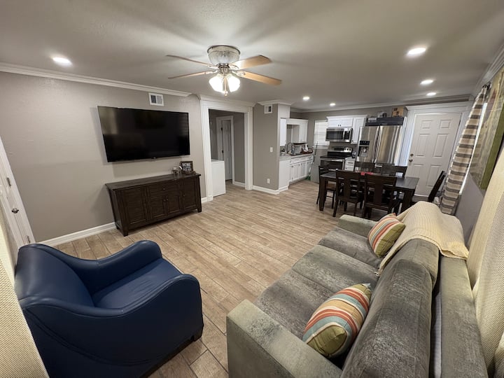 2 Br Airport Spacex Lng +Washer/dryer Deck+pets C: - Brownsville, TX