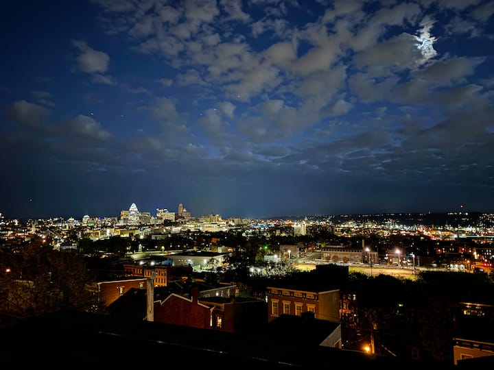 Gorgeous City View Just 3 Miles From Paycorstadium - Cincinnati, OH