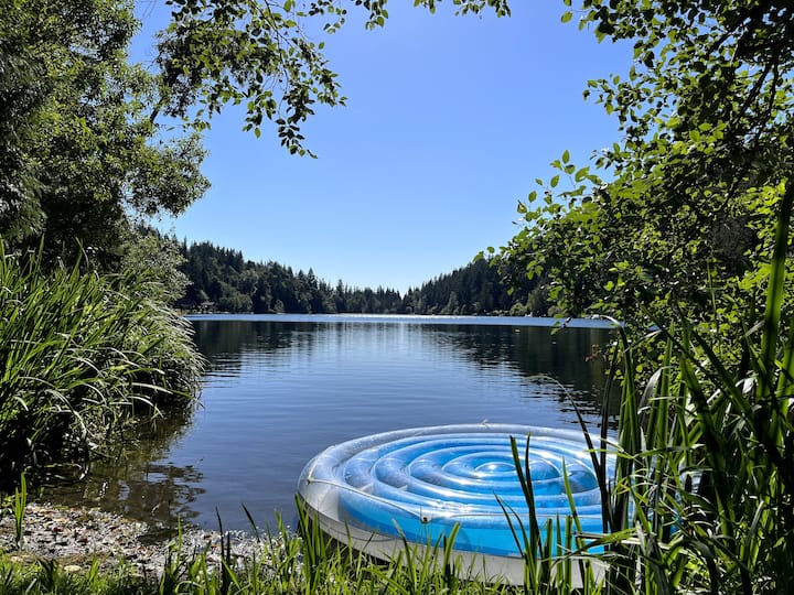 Cottage By Mountain, Lake & City - Bellingham, WA