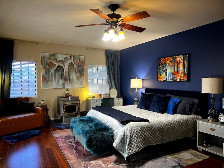 Cozy Luxe Suite / Pool & Sauna - Redding, CA