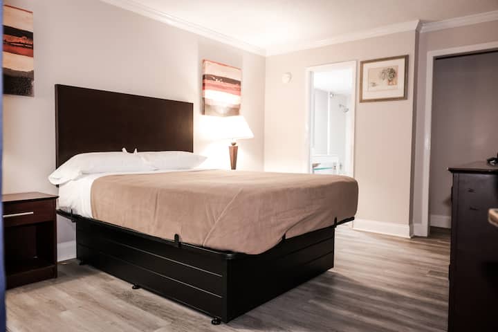 Queen Bed Smoking | Riverside Inn & Suites By Oyo - Danville, VA